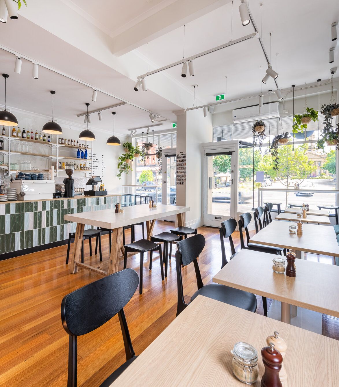 7+ Must Have Café Design Ideas for Your Dream Coffee Shop