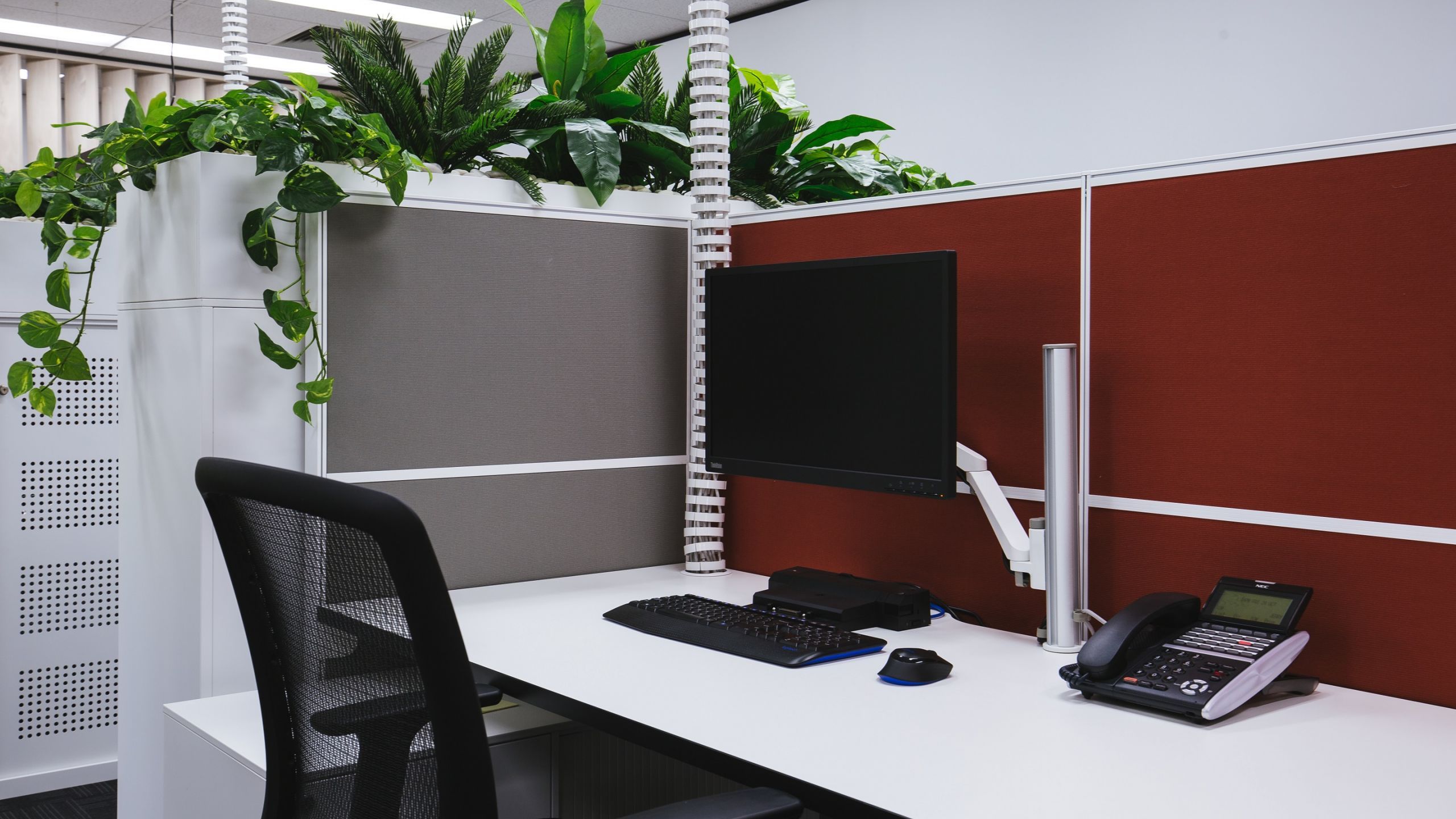 7 Small Office Design Ideas To Make Your Space Feel Larger