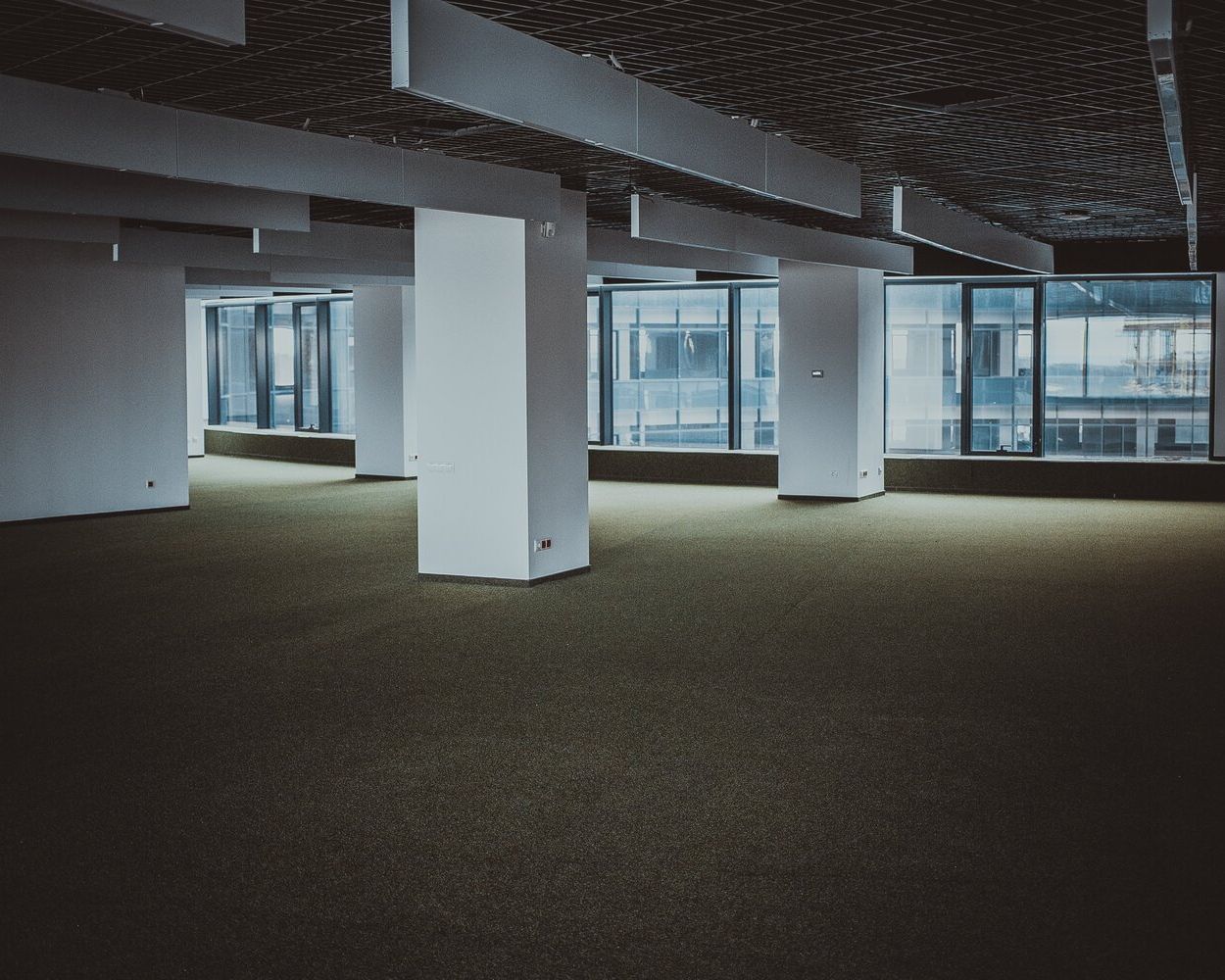 How to Successfully Negotiate a Commercial Lease [8 Tips]